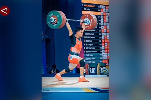 Atlet angkat besi Rizki Juniansyah lolos ke Olimpiade Paris 2024 ...